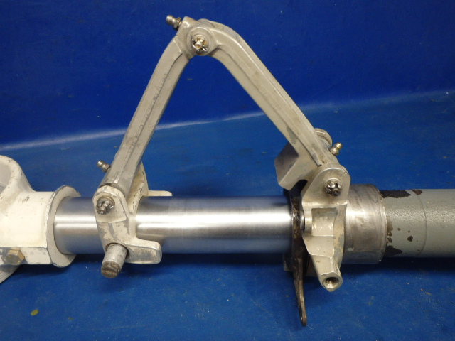 Cessna 0594300-212 STRUT. ASSEMBY - NOSE GEAR