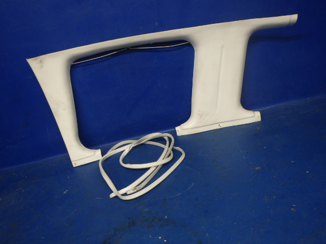 Piper 78349-12 COVER - Window trim middle RH w/ Seal & Curtain Rod