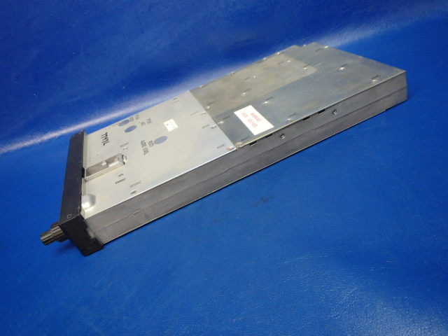 King 066-1088-00 KN-64 DME 14 to 28 volts (Face needs replacing-See Photos)