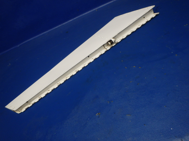 Cessna 0831002-5 TRIM TAB - RUDDER (Dent trailing egde - See photos)