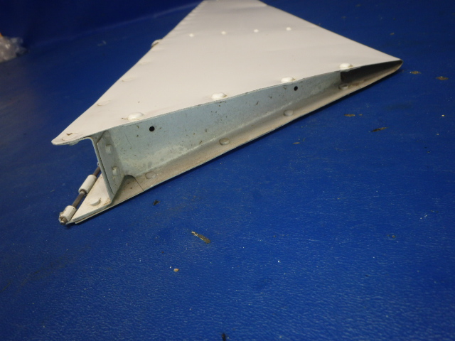 Cessna 0831002-5 TRIM TAB - RUDDER (Dent trailing egde - See photos)