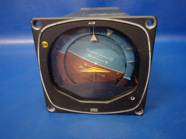 King 060-0017-00 KI-256 Flight Command Indicator (AP output) 14/28V