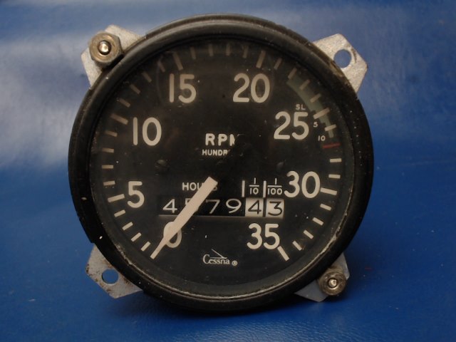 Cessna 0511035-1 Tachometer (READING 4579.43)