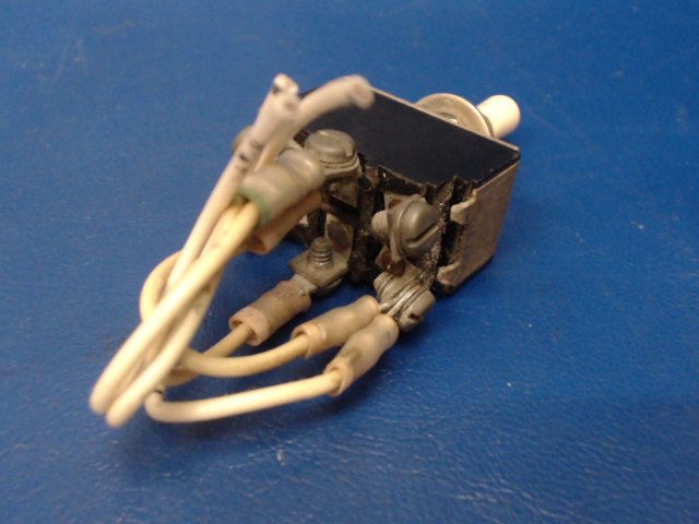 Piper MS35059-21 Switch-Toggle(Heater Fan)