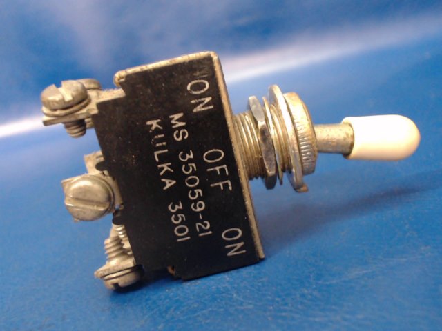 Piper MS35059-21 Switch-Toggle(Aux Fuel Pump)