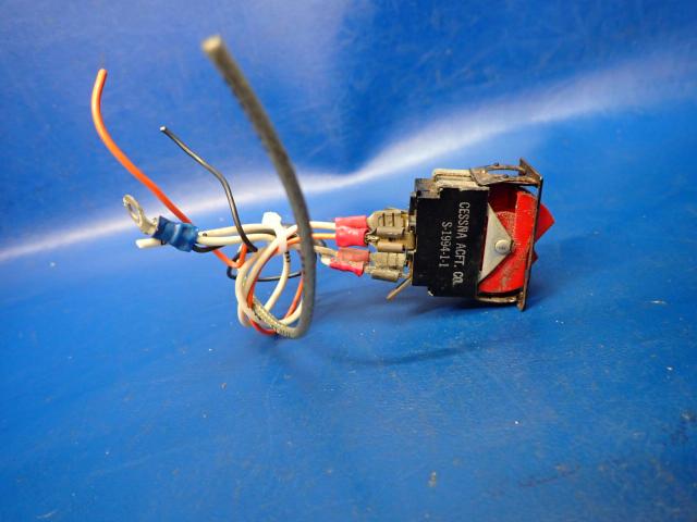 Cessna S-1994-1-1 MASTER Switch - Split Switch