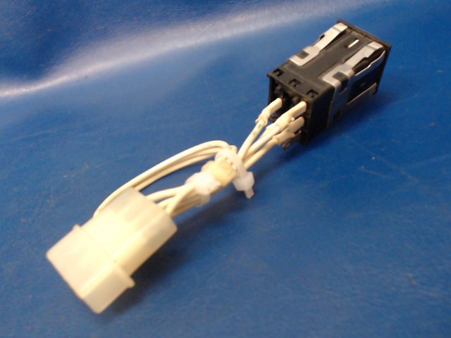 UND.LAB.INC 8528 Switch - GND CLEAR (28V)