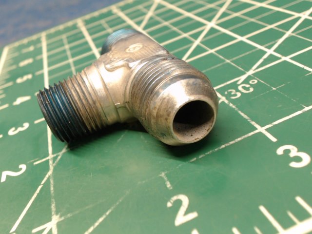 Cessna MS20825-8D Tee