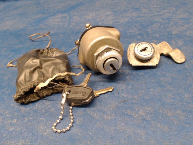 TCM (BENDIX) 10-357200-1B MAGNETO SWITCH-IGNITION L/R/BOTH/START w/Door ...