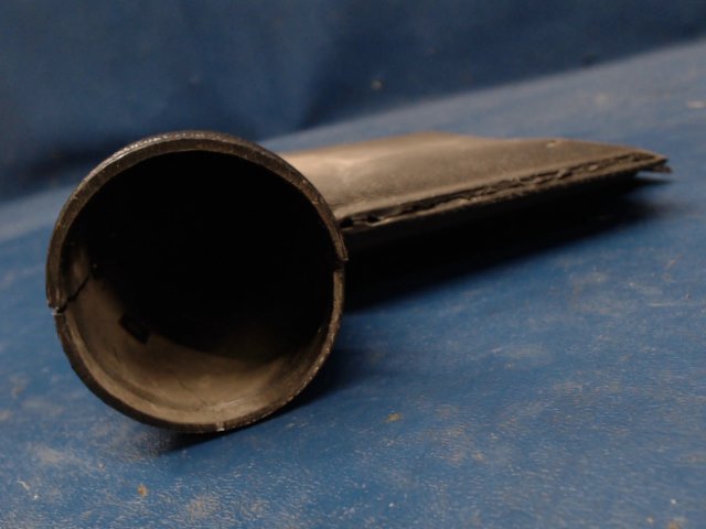 Cessna 0513386-1 Nozzle Assembly Defroster (plastic) See Details.