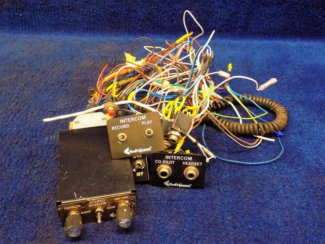 SOFTCOMM ATC-2P INTERCOM w/4 Jacks as shown in photos