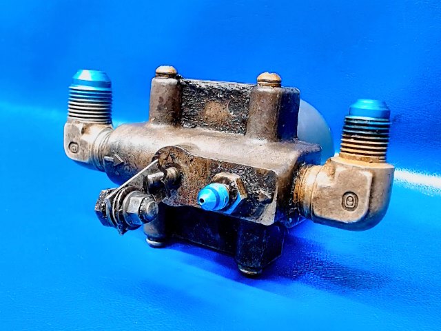 Cessna 0756005-8 STRAINER ASSEMBLY-FUEL