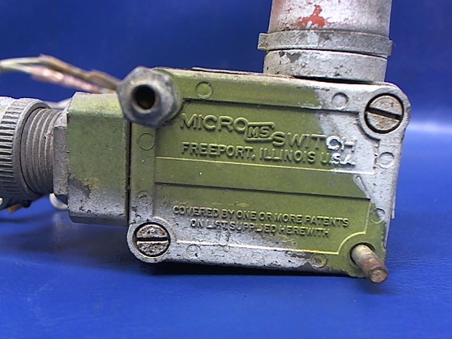 Cessna 2VB1 MICRO SWITCH-NOSE GEAR DOWN