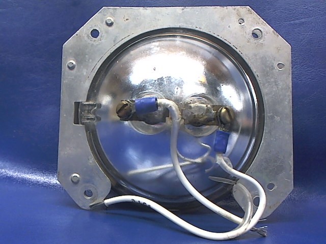 Cessna SET Landing Light - LH Wing w/ Bracket