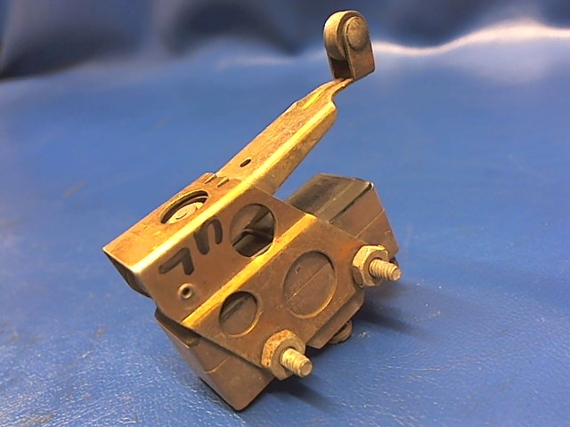 Beechcraft BZ3AT UP LIMIT SWITCH W/ACTUATOR