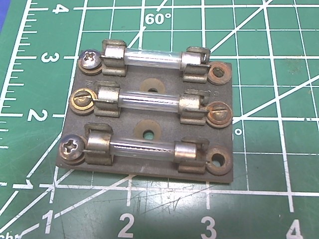 BUSS 4532 HOLDER FUSE AIR CONDITIONING WITH FUSES