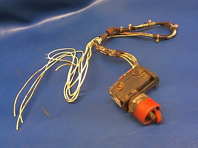 Piper 487 820 SWITCH - Limit Switch removed from RH