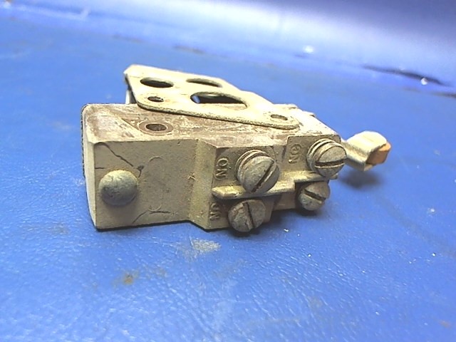 Beechcraft BZ3AT Switch - Flap W/ACTUATOR