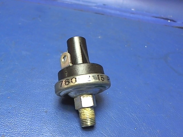 Honeywell 76052 Switch - Oil Pressure 15 PSI (Normally Closed)