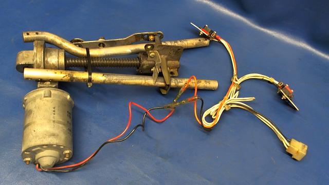 Cessna C301002-0201 Actuator and Motor - Wing Flaps LH w/ Guide