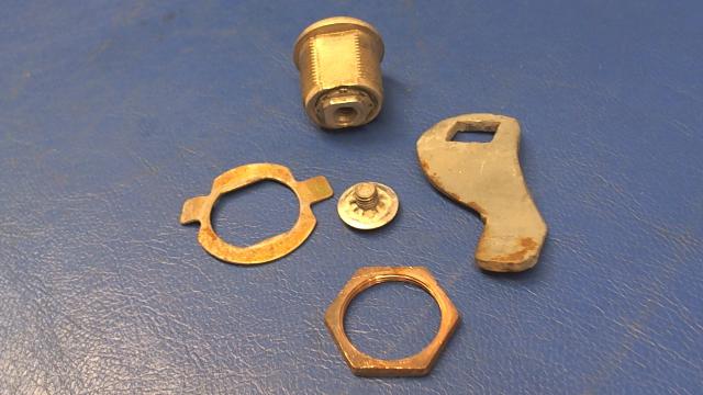 Cessna C253001-0101 LOCK-LH CABIN DOOR w/0711033 CAM-DOOR LOCK NO-Key