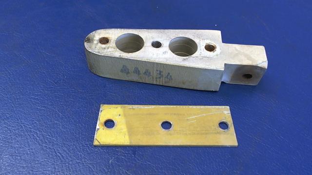 Piper 44434-00 HINGE- Locker door - inboard left nacelle or outboard ...