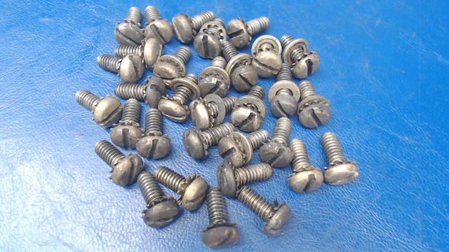 Lycoming STD-1925 Valve Cover Screw(1/4-20 x 5/8 Long pan hd.) - QTY 32
