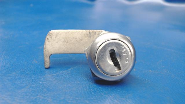 Cessna C253001-0101 LOCK-BAGGAGE DOOR w/Cam 0711134-1 NO Key