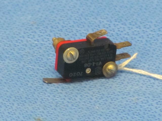 UND.LAB.INC V3-1-D8 Switch