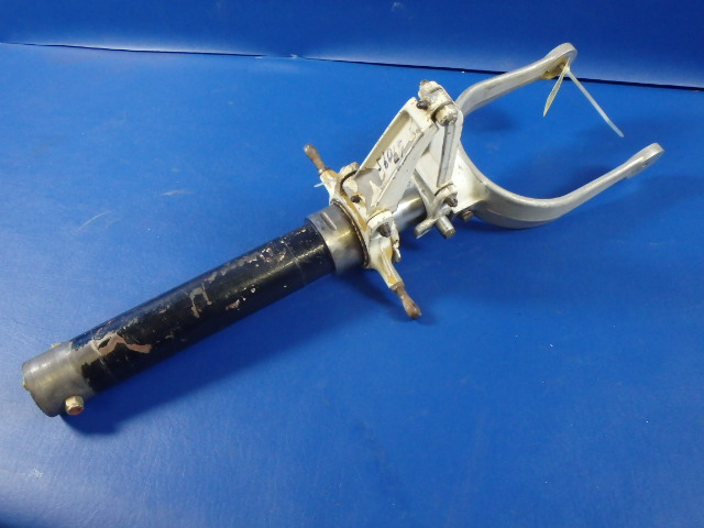 Cessna 0442504-3 STRUT. ASSEMBLY NOSE GEAR