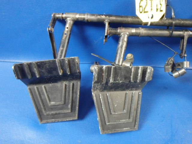 Cessna . DUAL BRAKE RUDDER AND PEDAL BAR