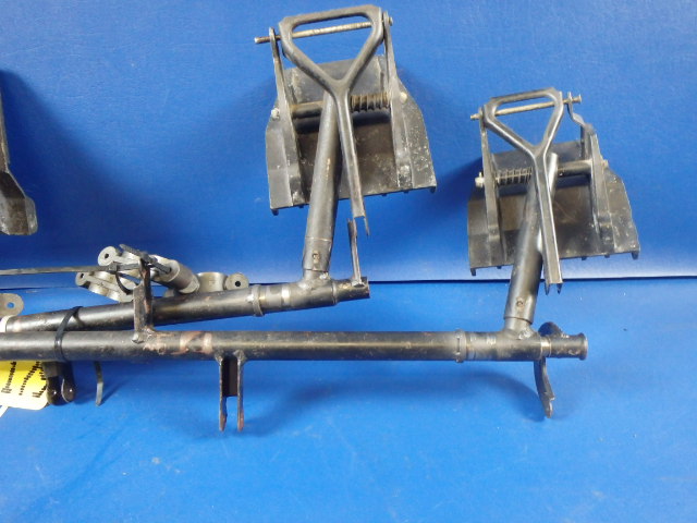 Cessna . DUAL BRAKE RUDDER AND PEDAL BAR