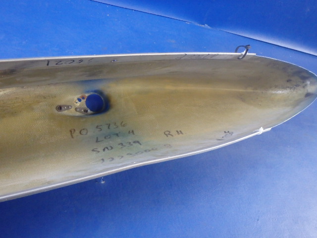 Cessna NPN TIP WING RH CONICAL CAMBER fiberglass (cracked see details)