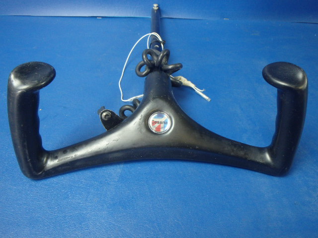 Cessna 0513240-5 CONTROL YOKE WHEEL ASSEMBLY 3/4 Shaft 12 1/4 Long
