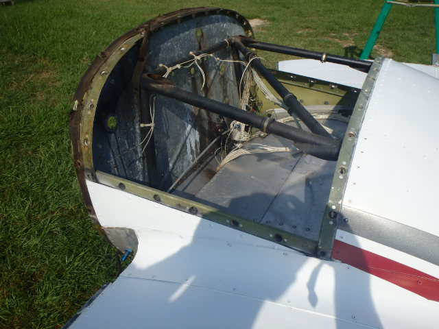 Piper 37093-12 WING - Left (Fuel tanks are included with sale )