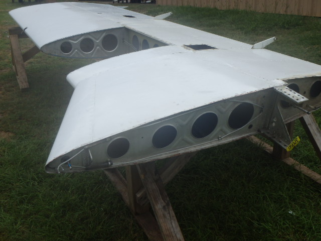 Piper 66601-04 WING STRUCTURE - w/FUEL TANK LH (Wing tip rib damaged ...