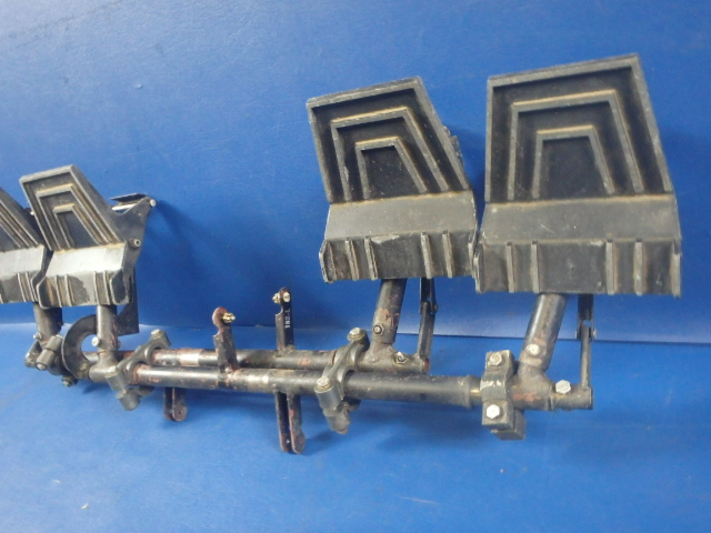 Cessna . DUAL BRAKE & RUDDER PEDAL BAR