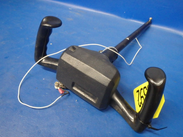 Cessna 0513261-13 CONTROL YOKE WHEEL 3/4 Shaft w/Mike Switch