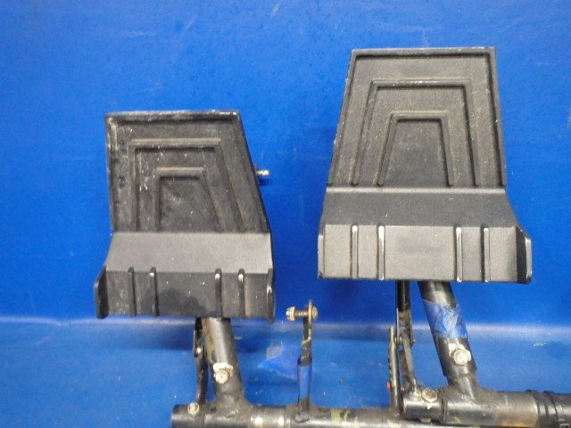 Cessna SET BRAKE AND RUDDER PEDALS