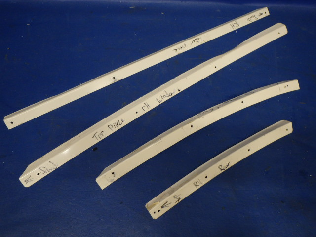 Piper SET Retainer- RH Rear Window