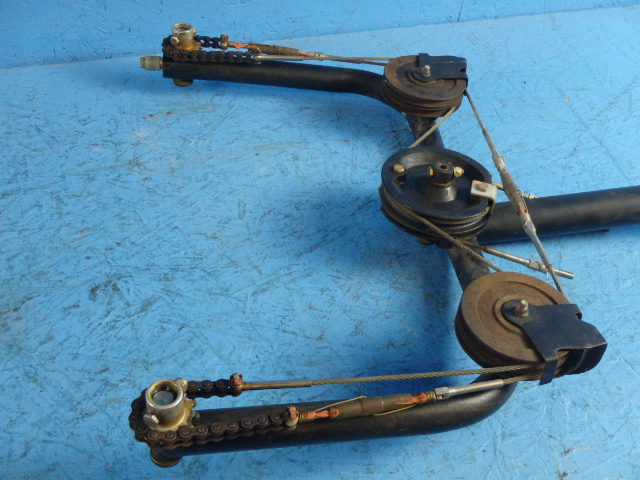 Cessna 0560015-2 YOKE - CONTROL