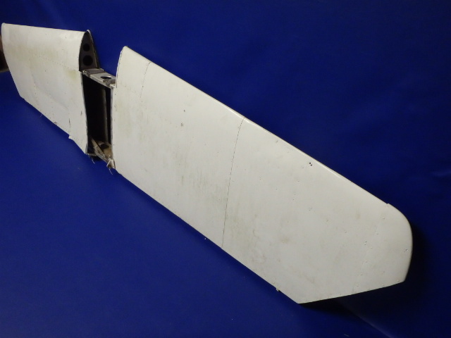 Cessna 0732600-4 AS IS STABILIZER-HORIZONTAL PARTING OUT- Appears to ...