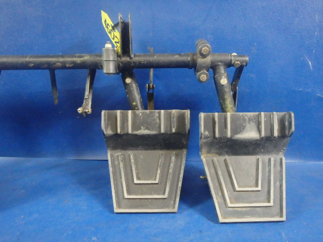 Cessna SET BRAKE AND RUDDER PEDALS