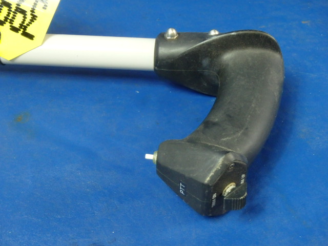 Cessna . CONTROL STICK (YOKE) PILOT ASSEMBLY