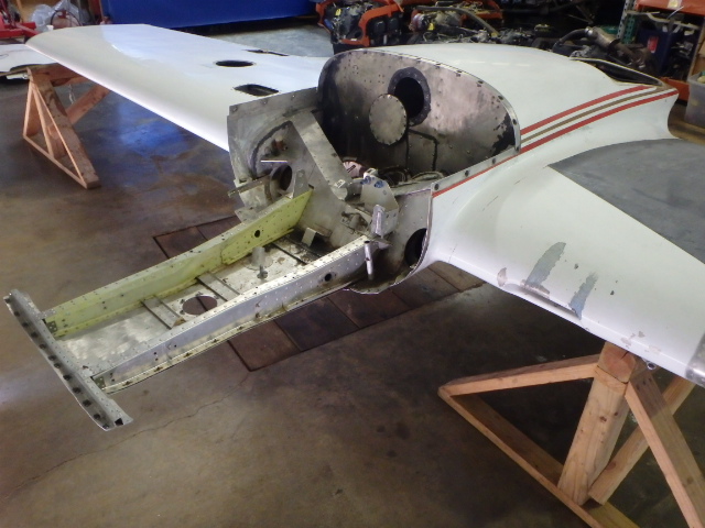 Cessna 0822038-38 WING STRUCTURE-RH STD FUEL (TURBO) (Rib Tip damage)
