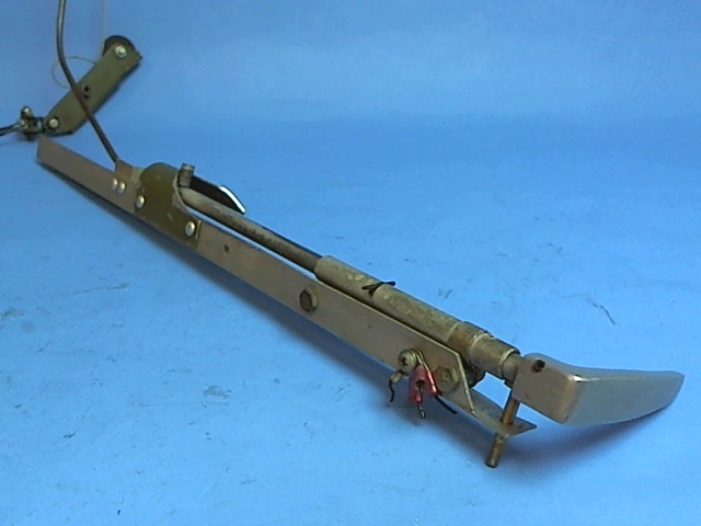 Cessna 2413052-1 PARKING BRAKE INSTALLATION (Angle bracket cracked see ...