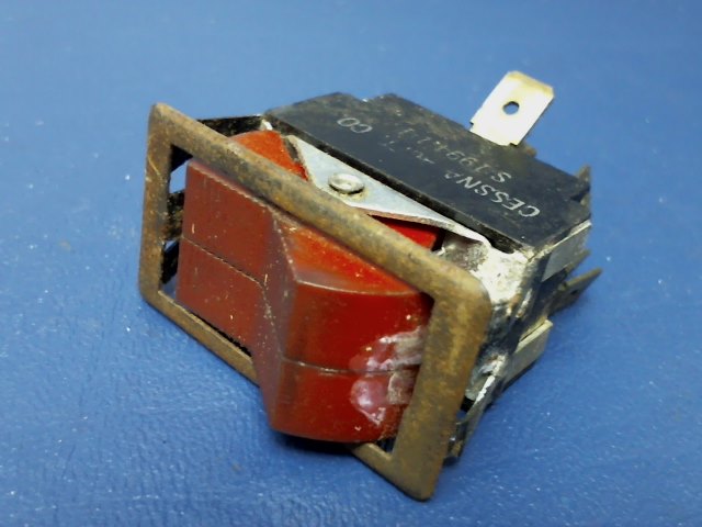 Cessna S-1994-1-1 MASTER Switch - Dual Split