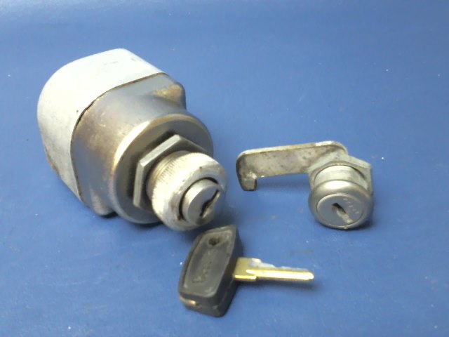 Bendix 10-357290-13 SWITCH-IGNITION-MAGNETO L/R/BOTH w/KEY Baggage Lock