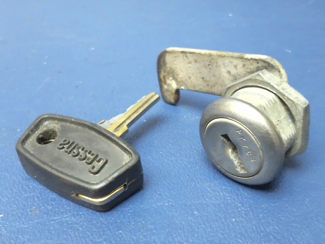 Bendix 10-357290-13 SWITCH-IGNITION-MAGNETO L/R/BOTH w/KEY Baggage Lock