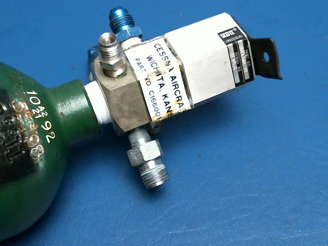 Scott C166001-0813 OXYGEN CYLINDER & REGULATOR ASSY 11.0 CU FT